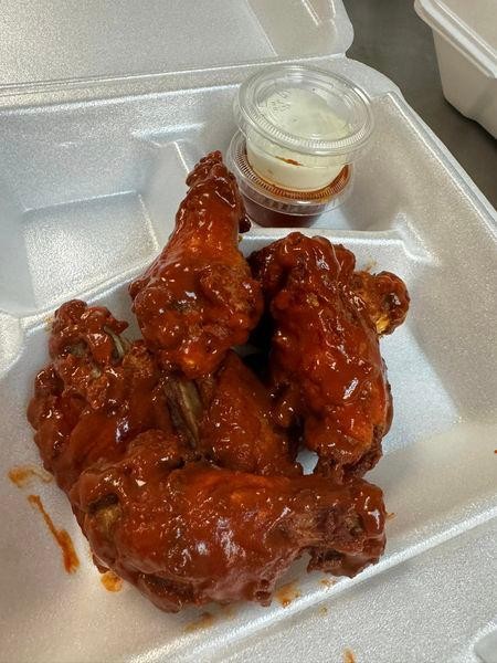 Huey's Eats 620A S Tyler Ave - Traditional Bone in Wings
