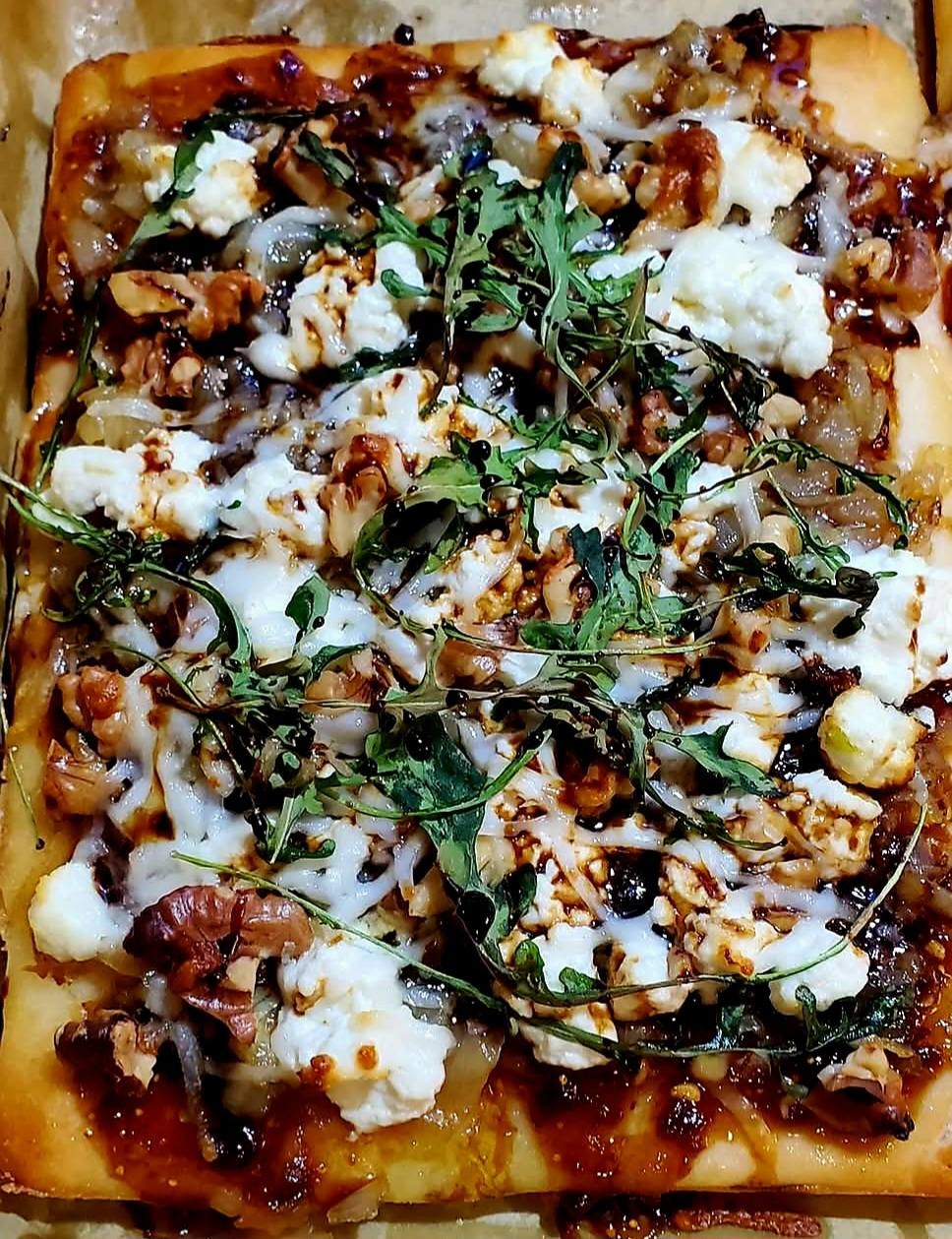 Bite The Farm 125 School Creek Trail - 7" x 9" Cinnamon Roll Pizza