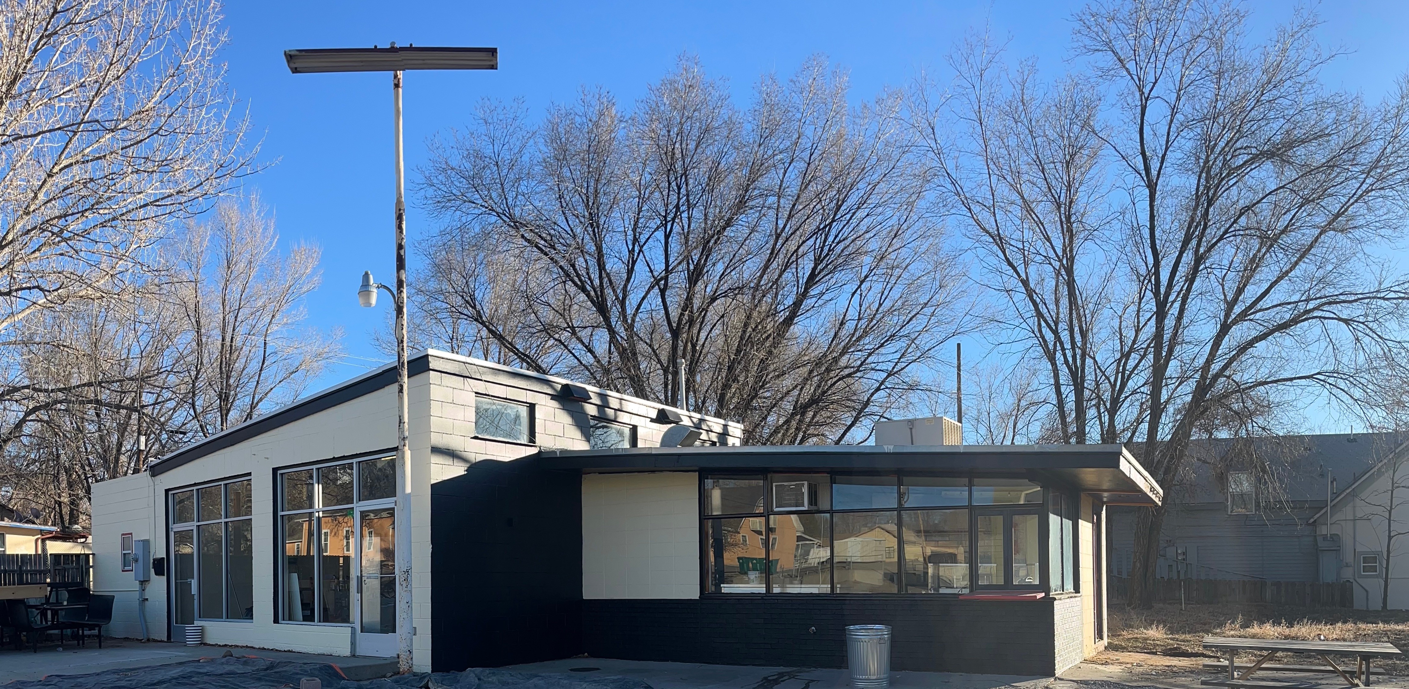 122 N Main Ave - Badlands Burger