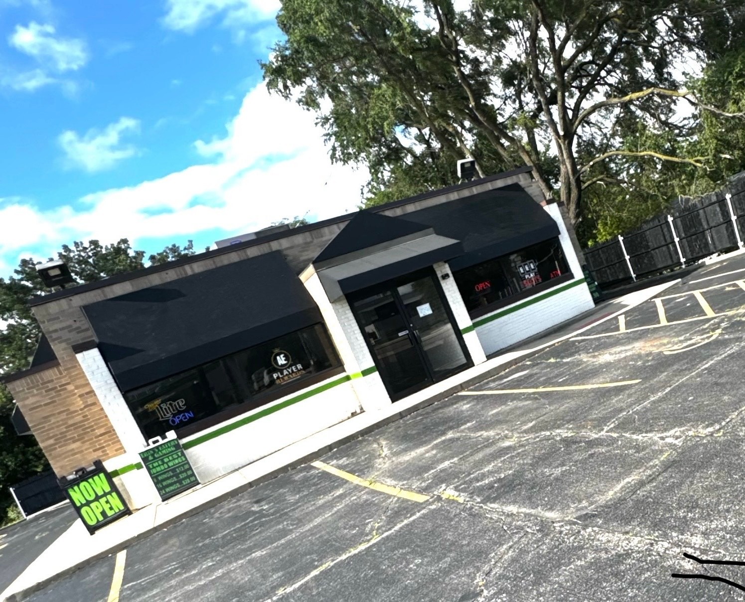 DORRIES KITCHEN 600 E DEVON AVE - Lamb Burger