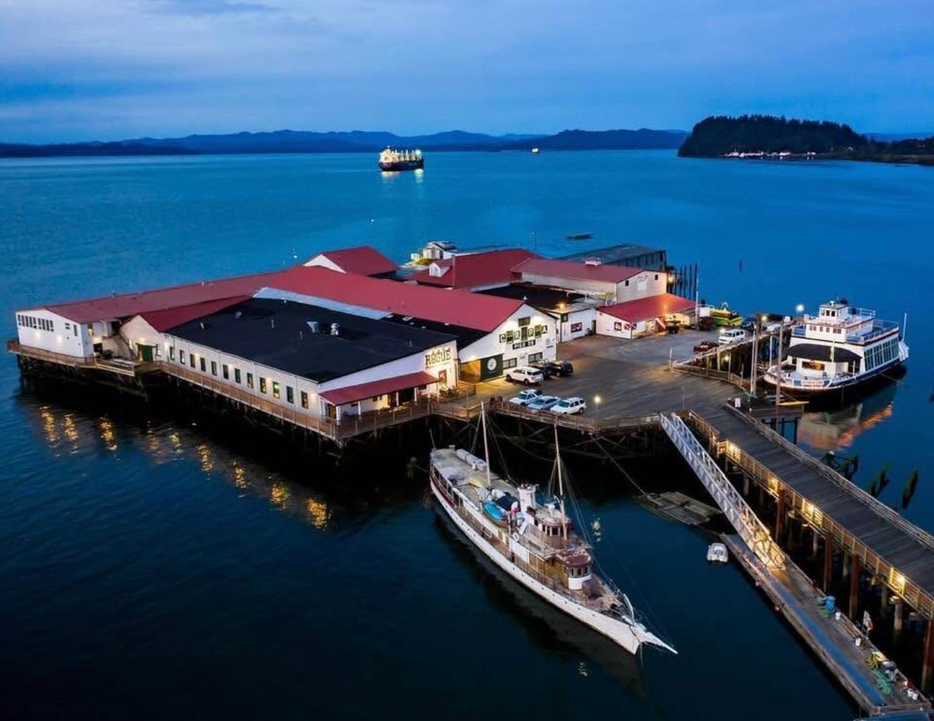 Astoria Seafood Co./ Hanthorn's Tap House 100 39th Street, Suite 600 ...