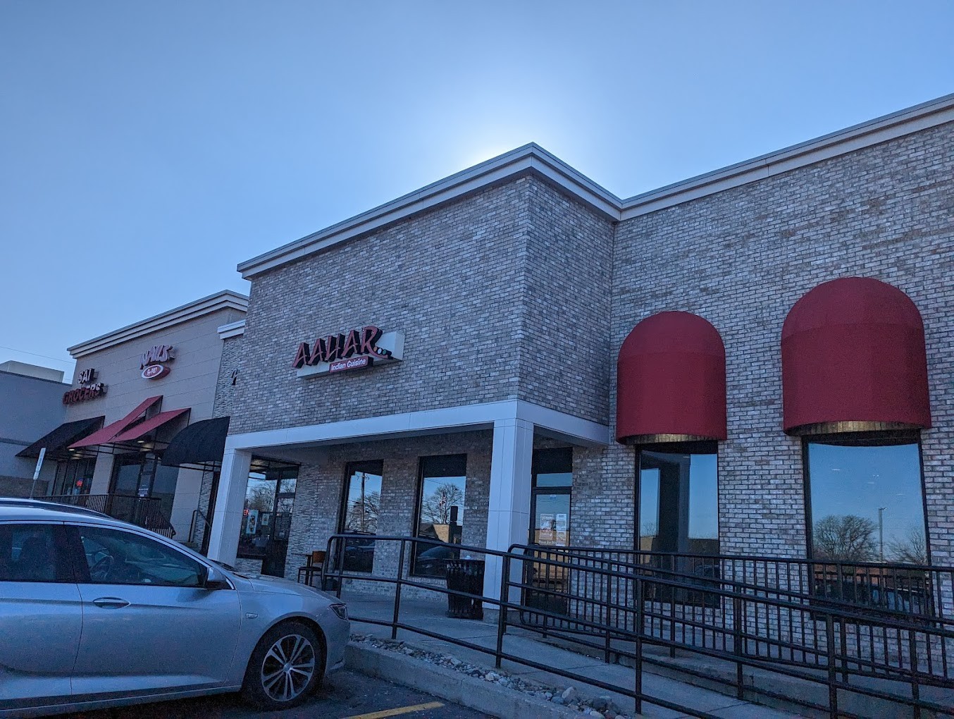 Aahar Indian Cuisine Grand River Ave - Butter Garlic naan