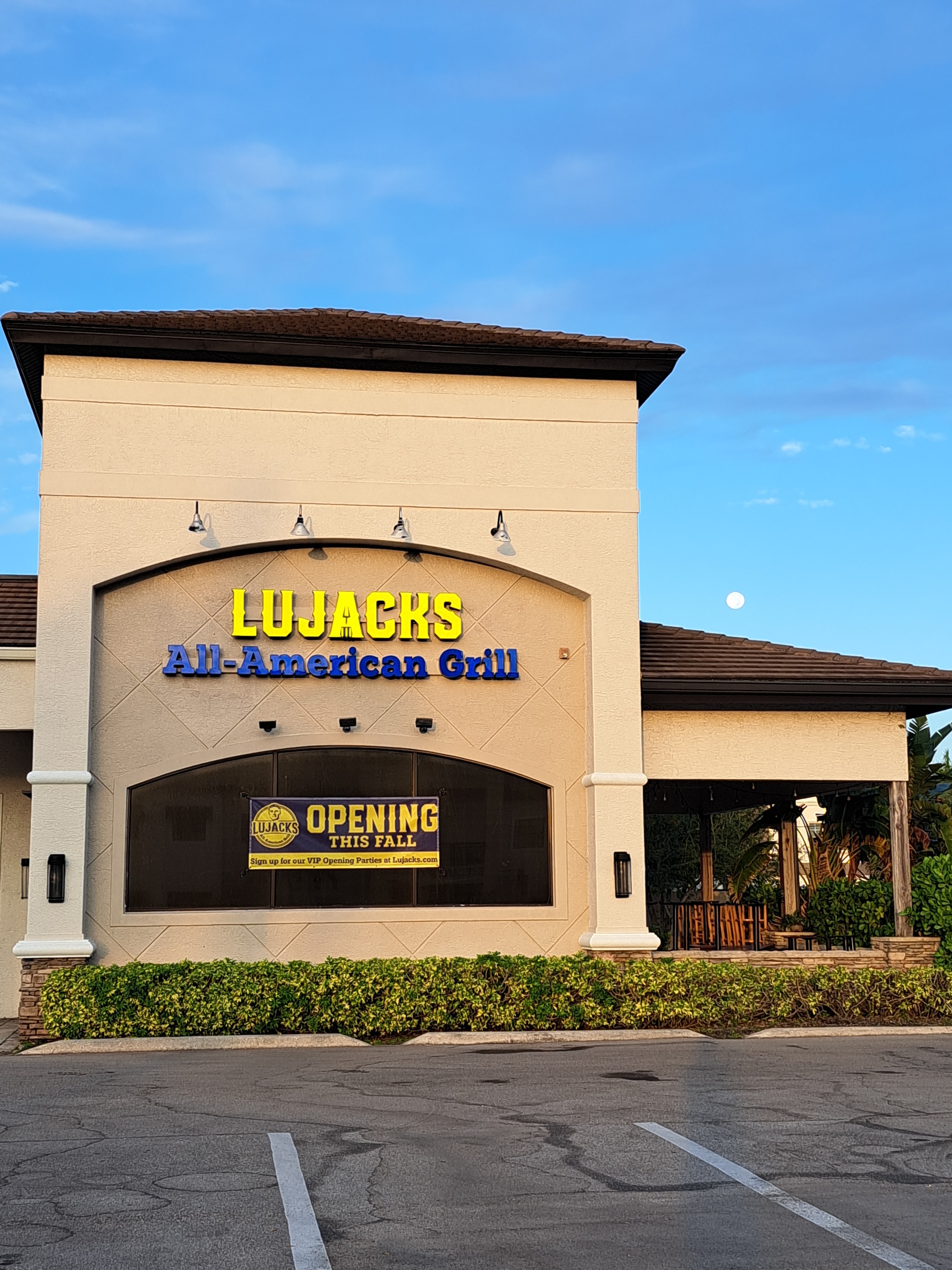LUJACKS All American Grill-Naples 7935 Airport-Pulling Road | Toast