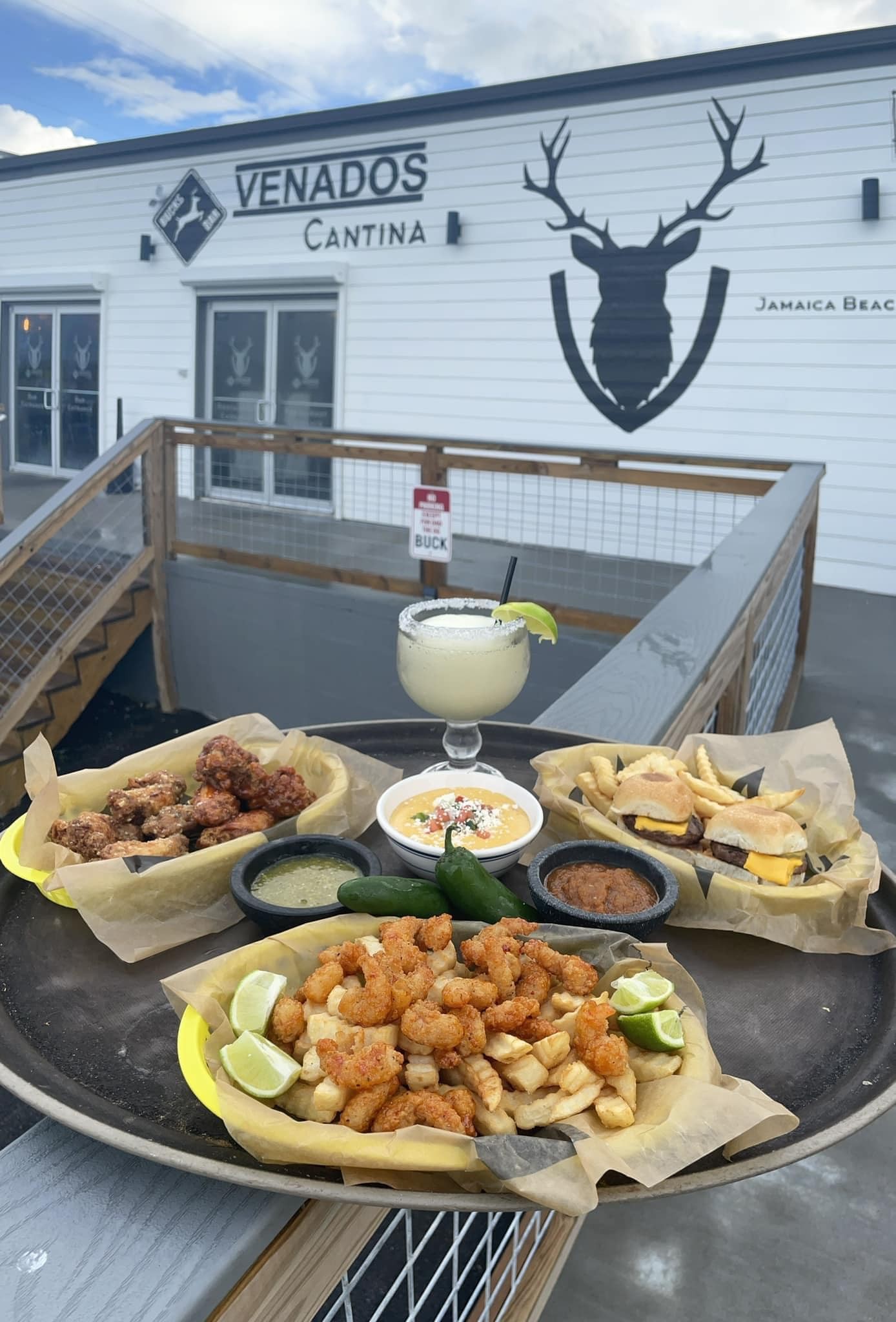 Bucks West, Venados Cantina