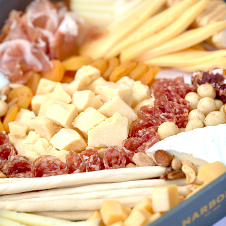 Coconut Grove - Neuhaus Ballotin CL 1/4LB Valentine 2025