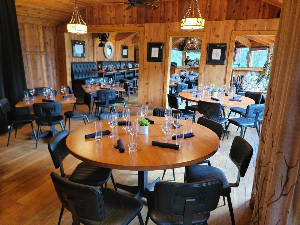 The Overlook Restaurant + Denali Crow's Nest Cabins Mile 238.5 Parks ...