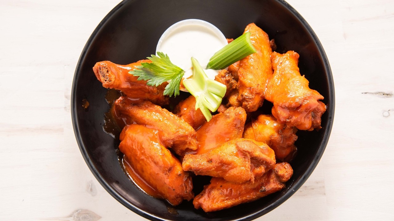 Moez Pizzeria & Catering 4083 Londonderry Road - Wings