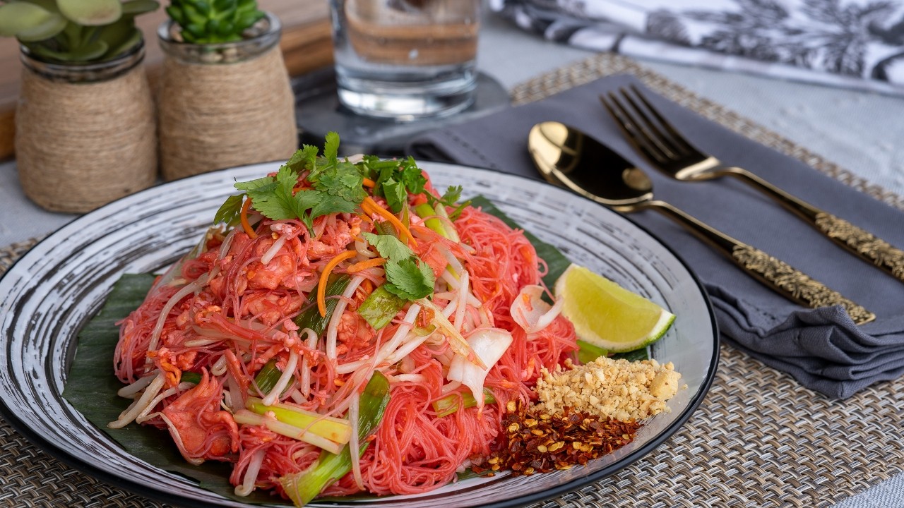 6481 W Skagit Ave - Thai Pink Noodles (Pad Mee See Chompoo)