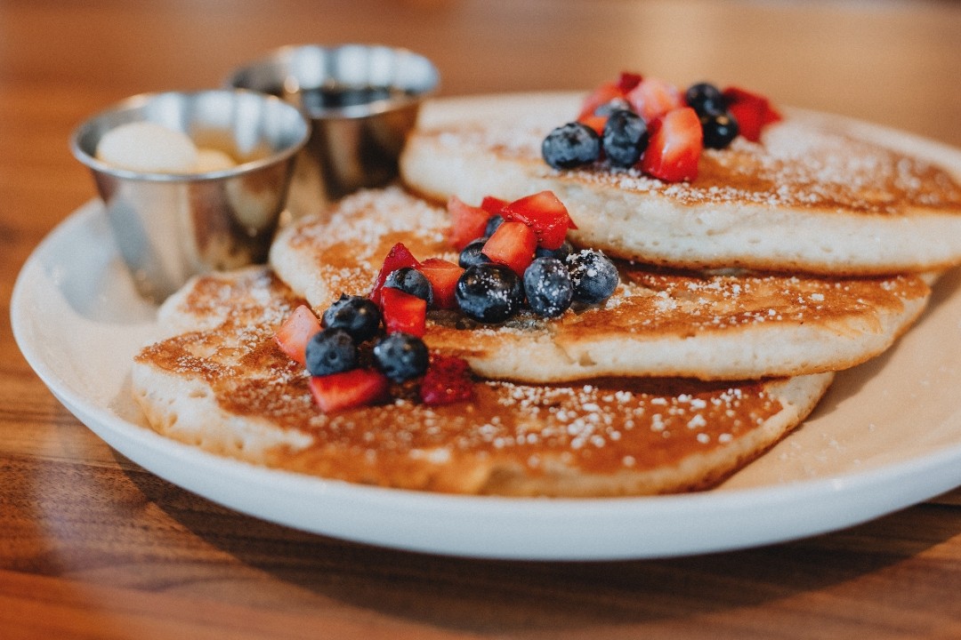 Relish MPLS 700 Central Ave NE - buttermilk pancakes stack