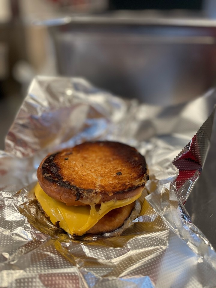 Gimme Burger 39 East Main Street Suite 100 - Cheeseburger