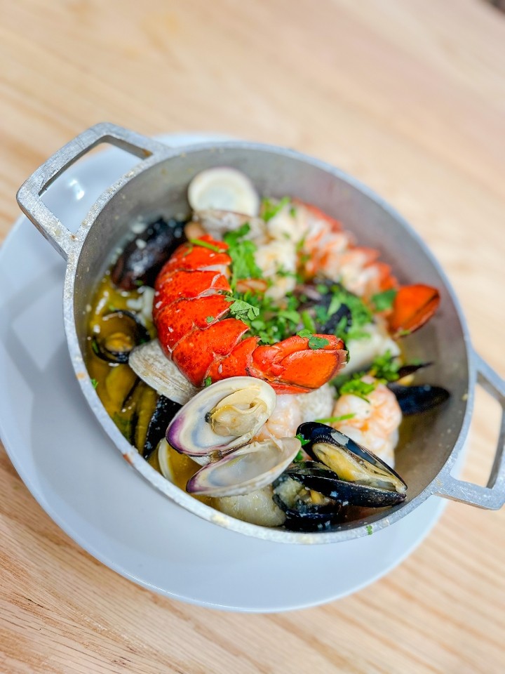 Mesa Moreira - Seafood Combination in Sauce | Parrillada de Mariscos