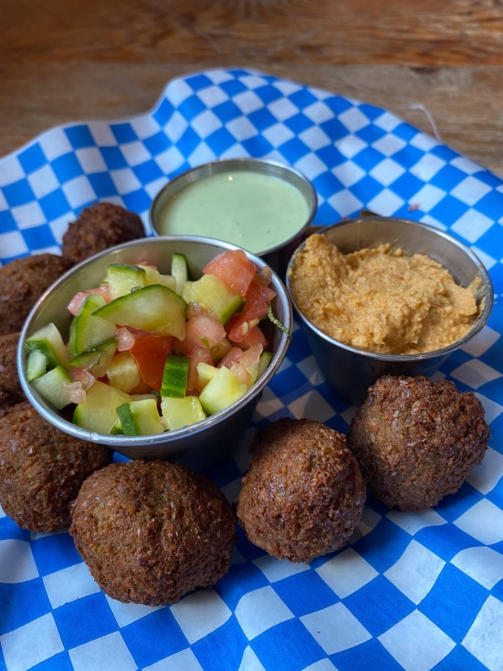 211 Locke St S - Falafel Platter