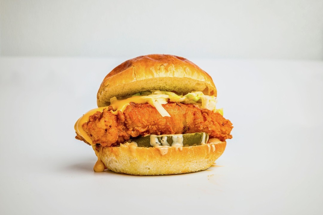 Howlin Doms Hot Chicken - Sandwich (a la carte)