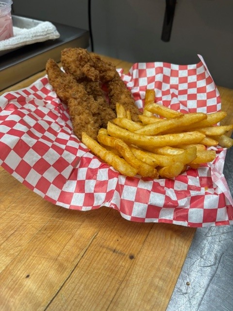 Redbud Ice House - Chicken Tenders