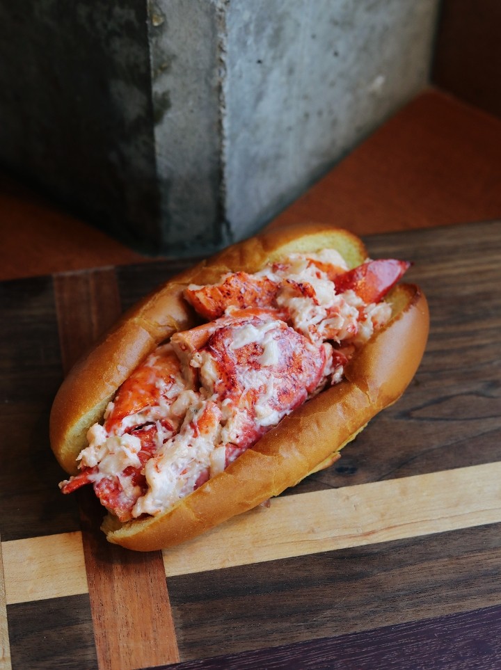 Yellow Umbrella Provisions - Libbie Mill - Lobster Roll