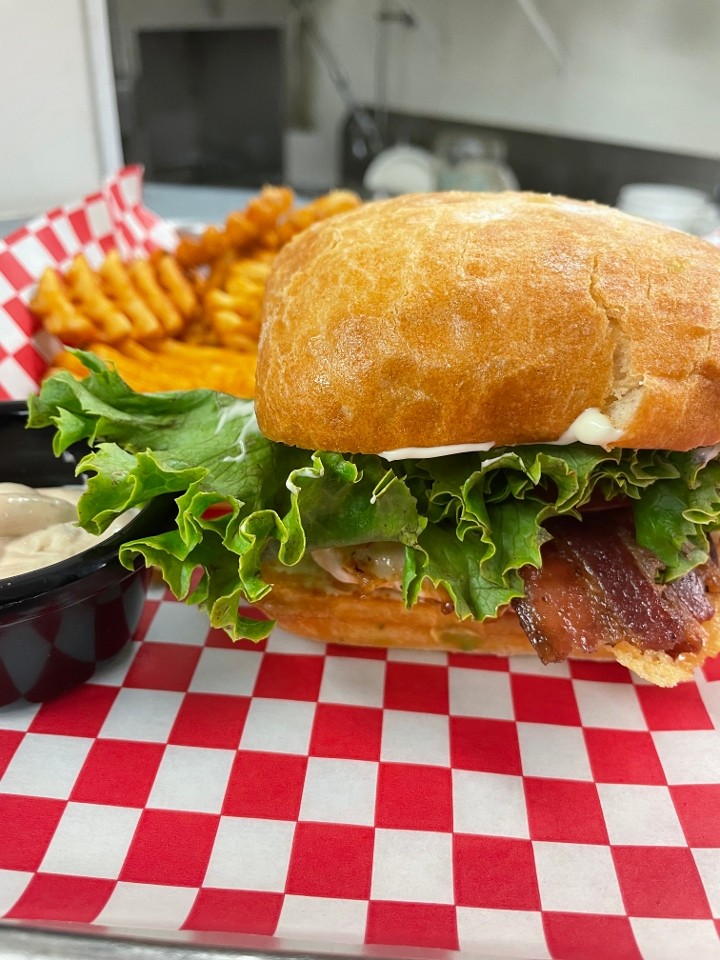 IDLE HOUR EATERY & SPIRITS / QUINCY WA, 98848 - CALIFORNIA CHICKEN BURGER