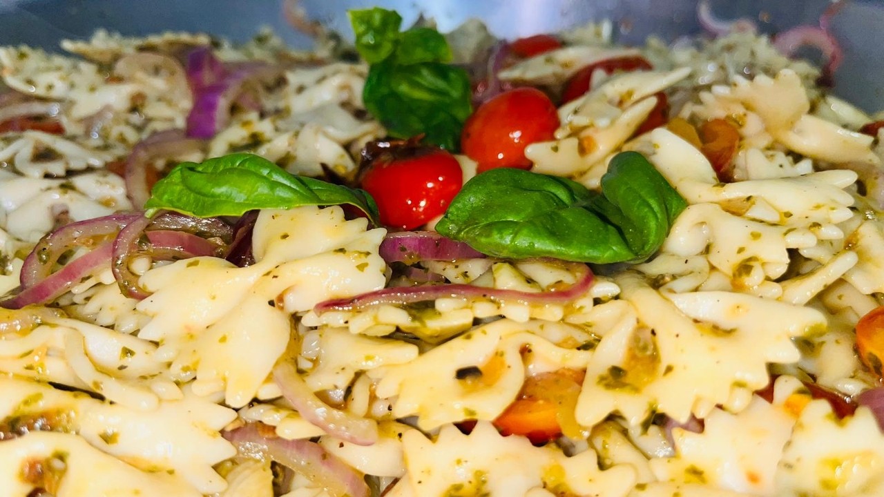Dana's Pizza - Pesto and Tomato Pasta Salad