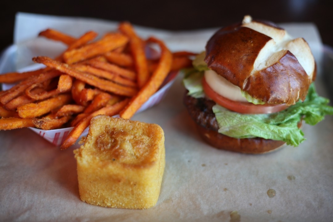 6719 University Ave - Bucks Burger