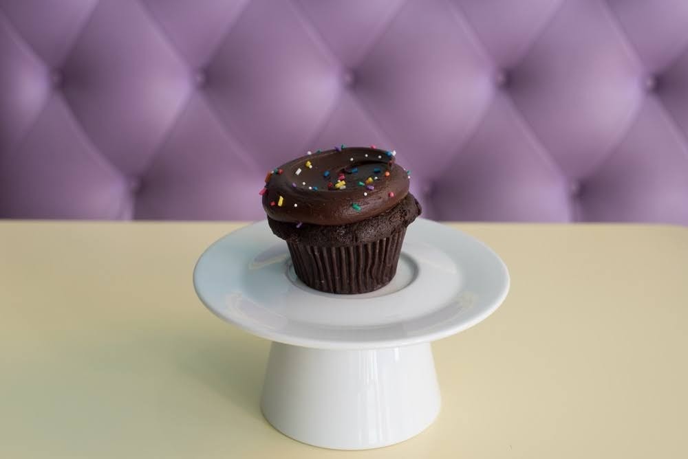 Sweet Mandy B's Lincoln Park - Yellow Cupcake W Vanilla Buttercream