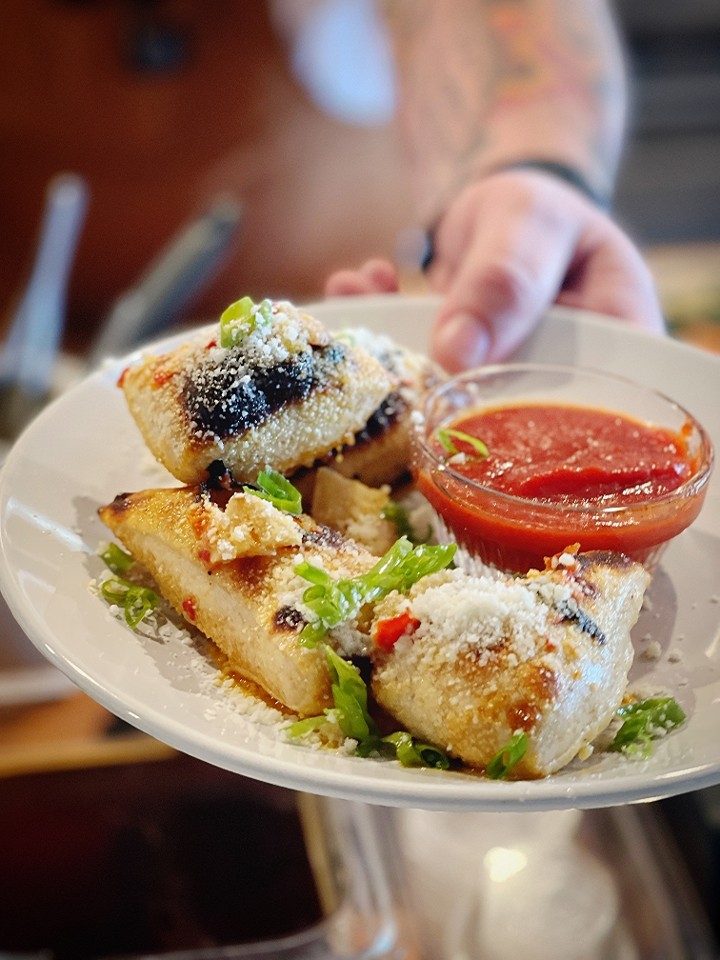 Il Mago 56 Edwards Village Blvd Unit 112 - Garlic Knots