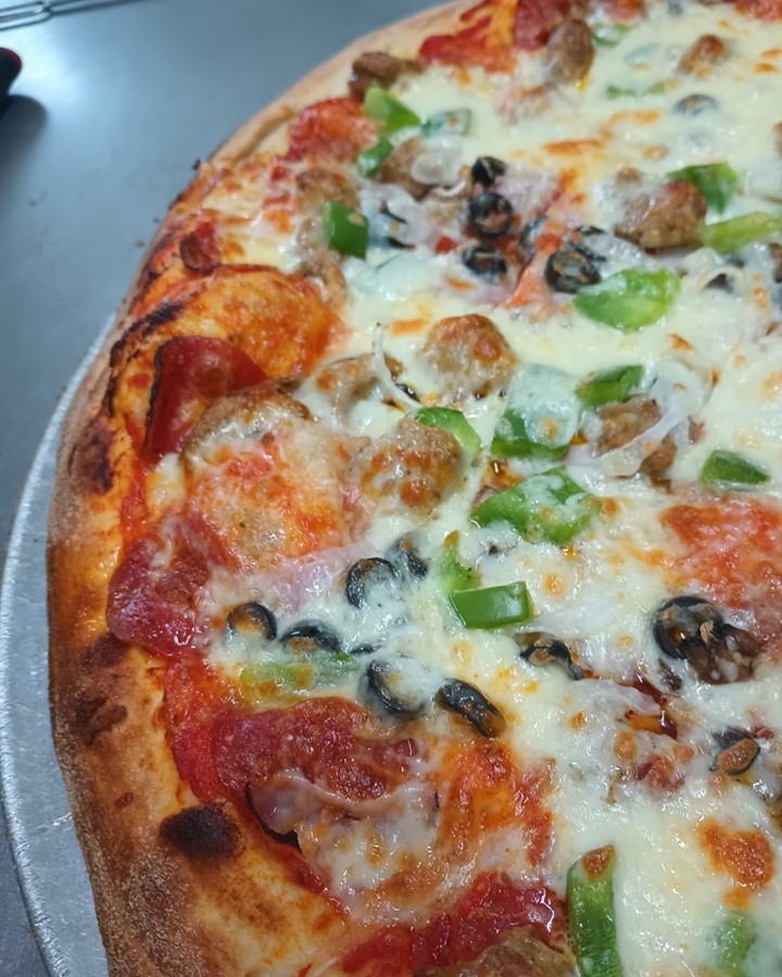 The Pig Slice Pizzeria - Deluxe Pizza