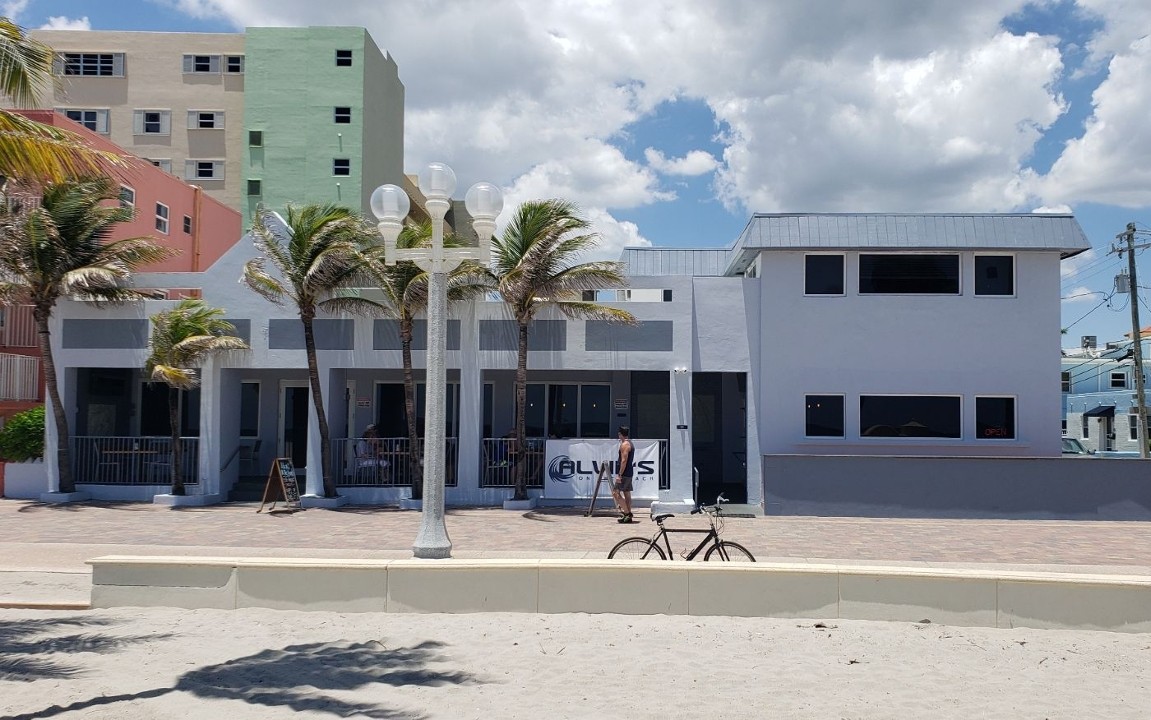 Alvin's On The Beach