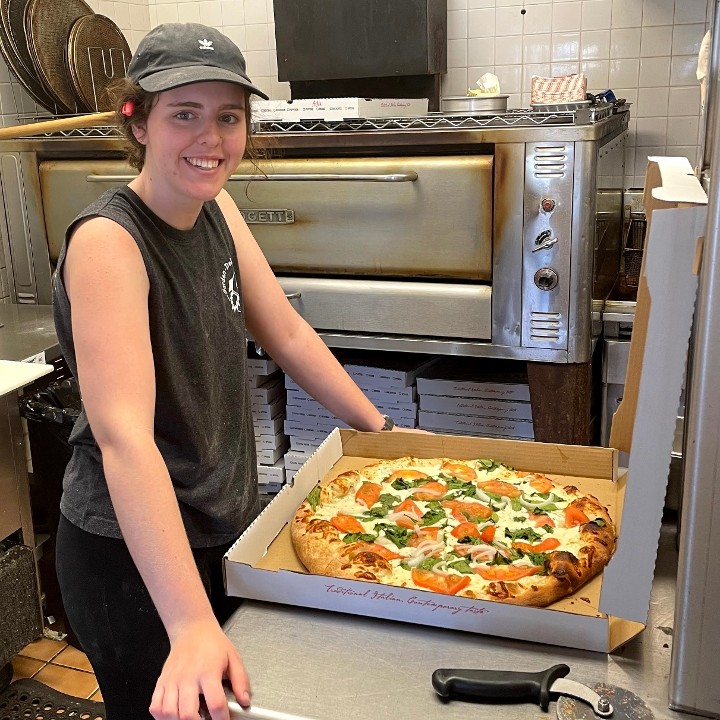 Garden Deli & Pizzeria - 18" Pizza