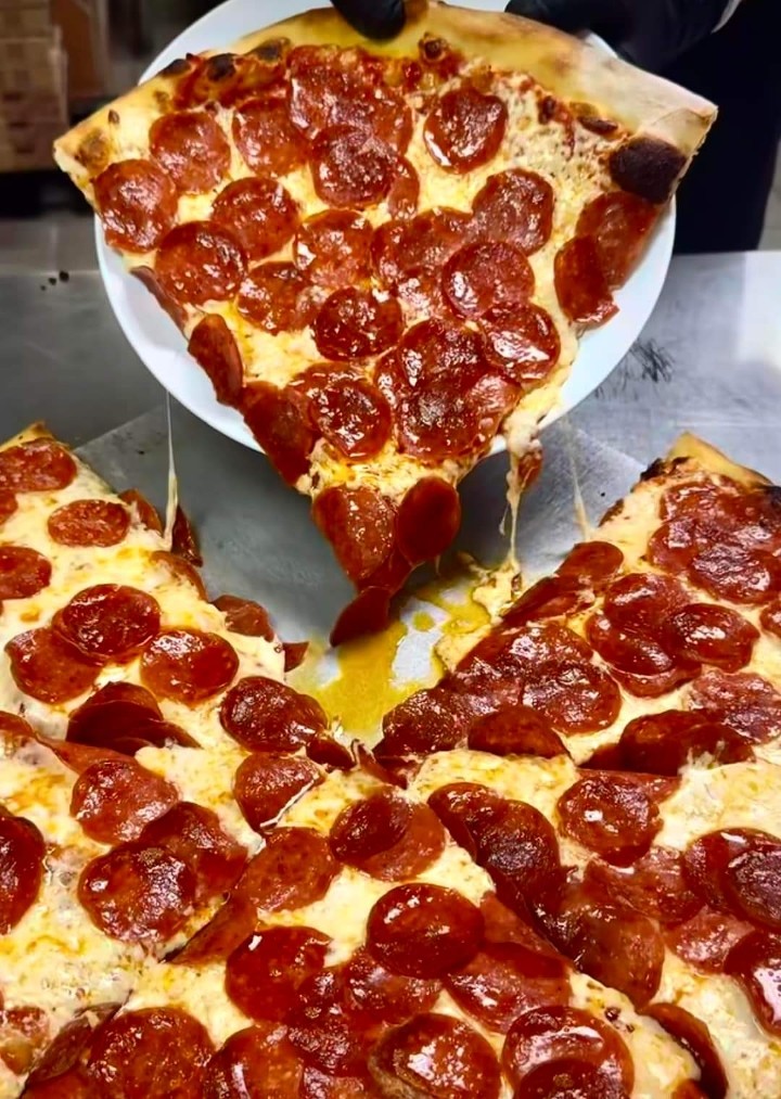 Giovanni's Pizzeria - The Gio Tapatio (Pizza of the Month)