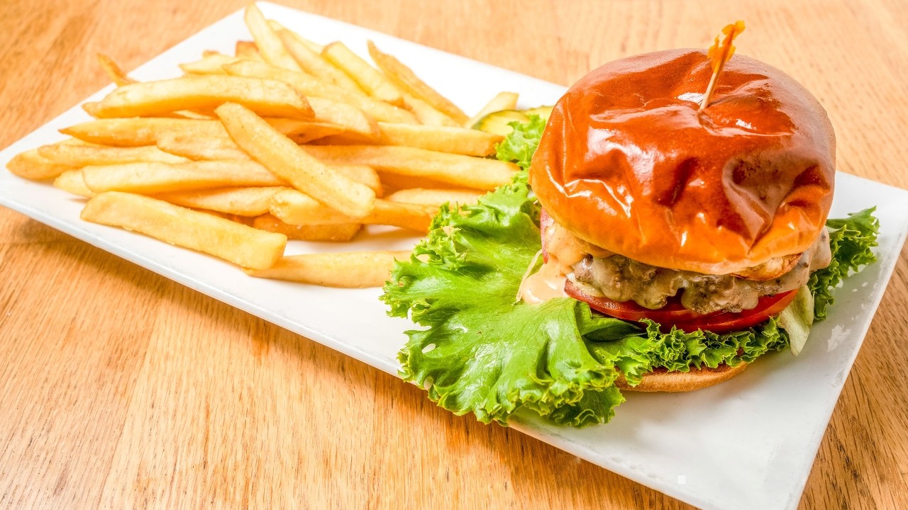 Rowley Grill & Tap - Classic Burger