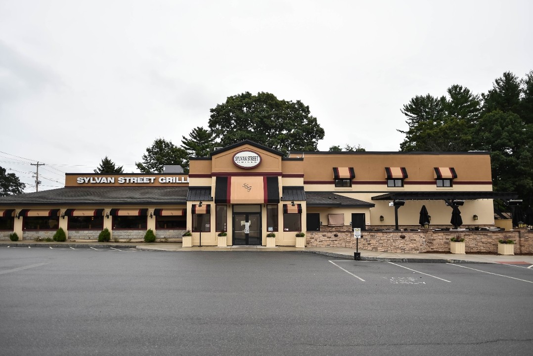 Sylvan Street Grill - Salisbury MA 195 Elm Street - Lemon Honey Chicken ...